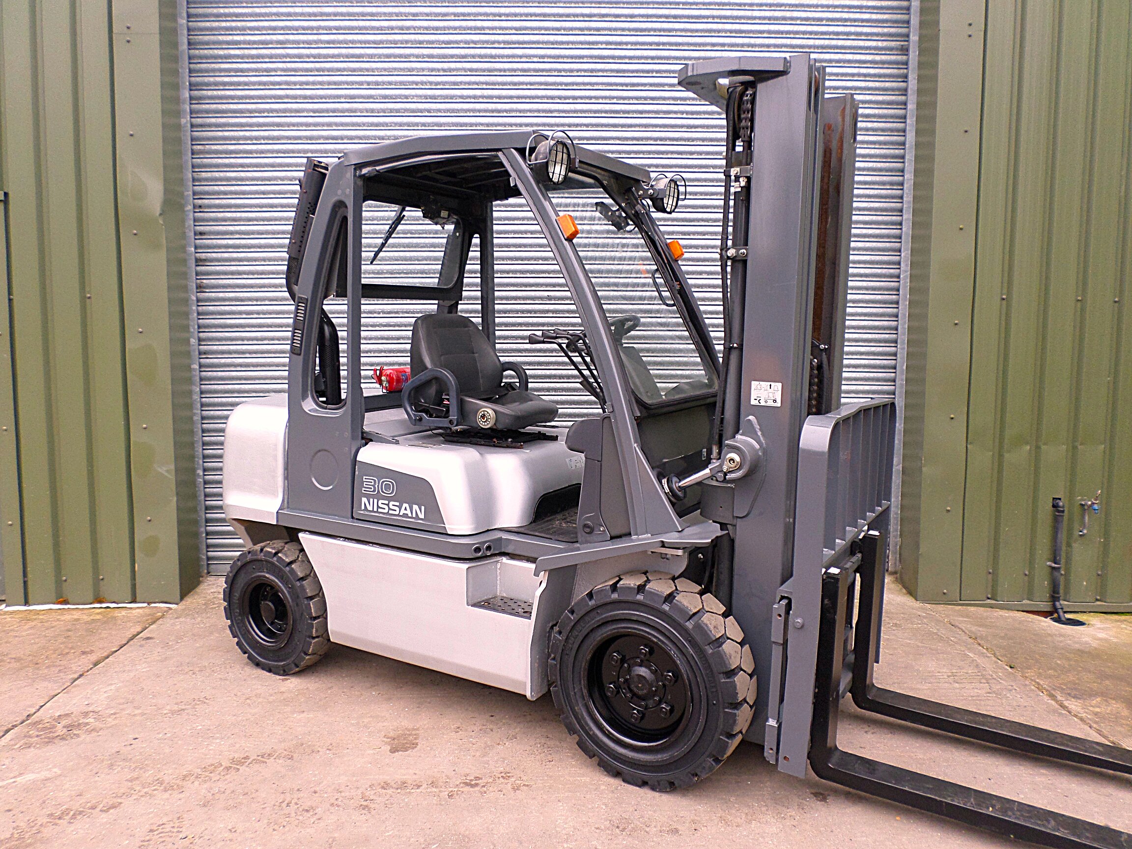 NISSAN 3 TON DIESEL CONTAINER SPEC TRIPLE - Used Forklift Truck Sales ...
