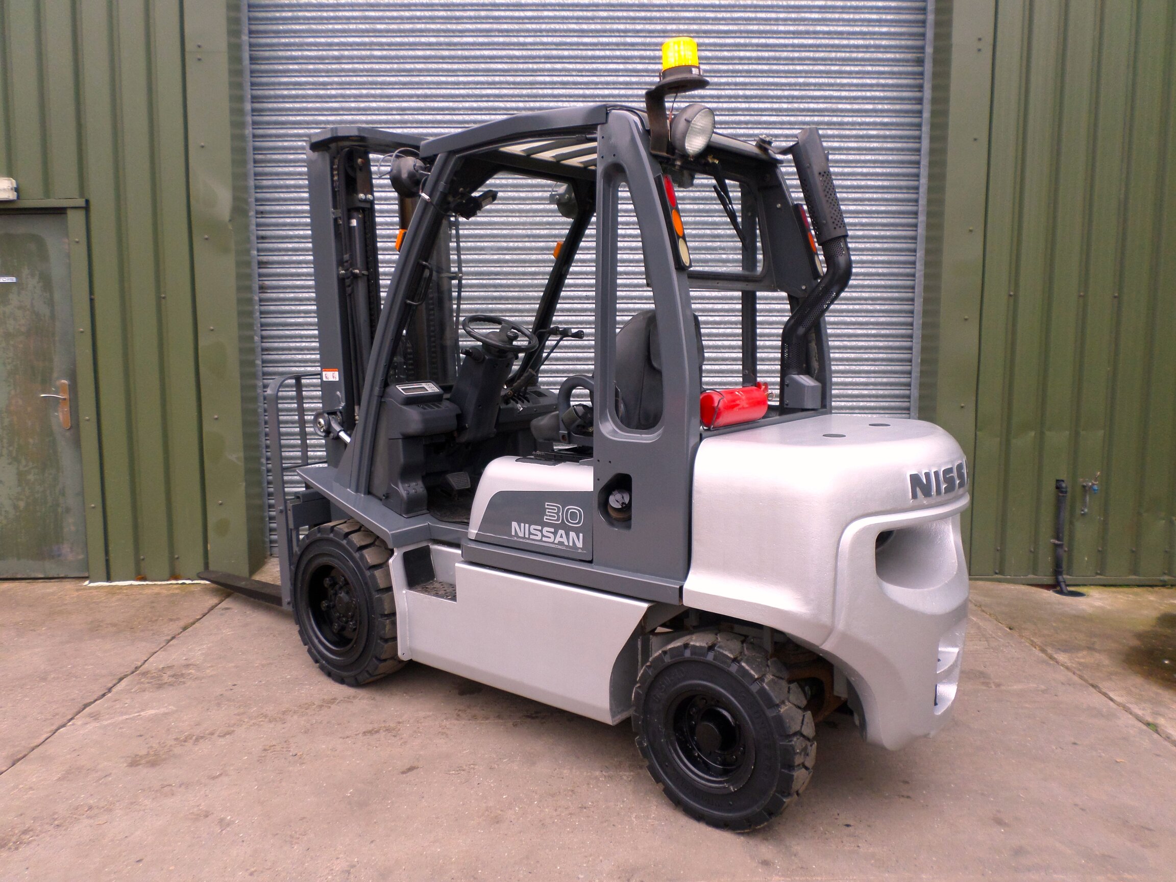 NISSAN 3 TON DIESEL CONTAINER SPEC TRIPLE - Used Forklift Truck Sales ...